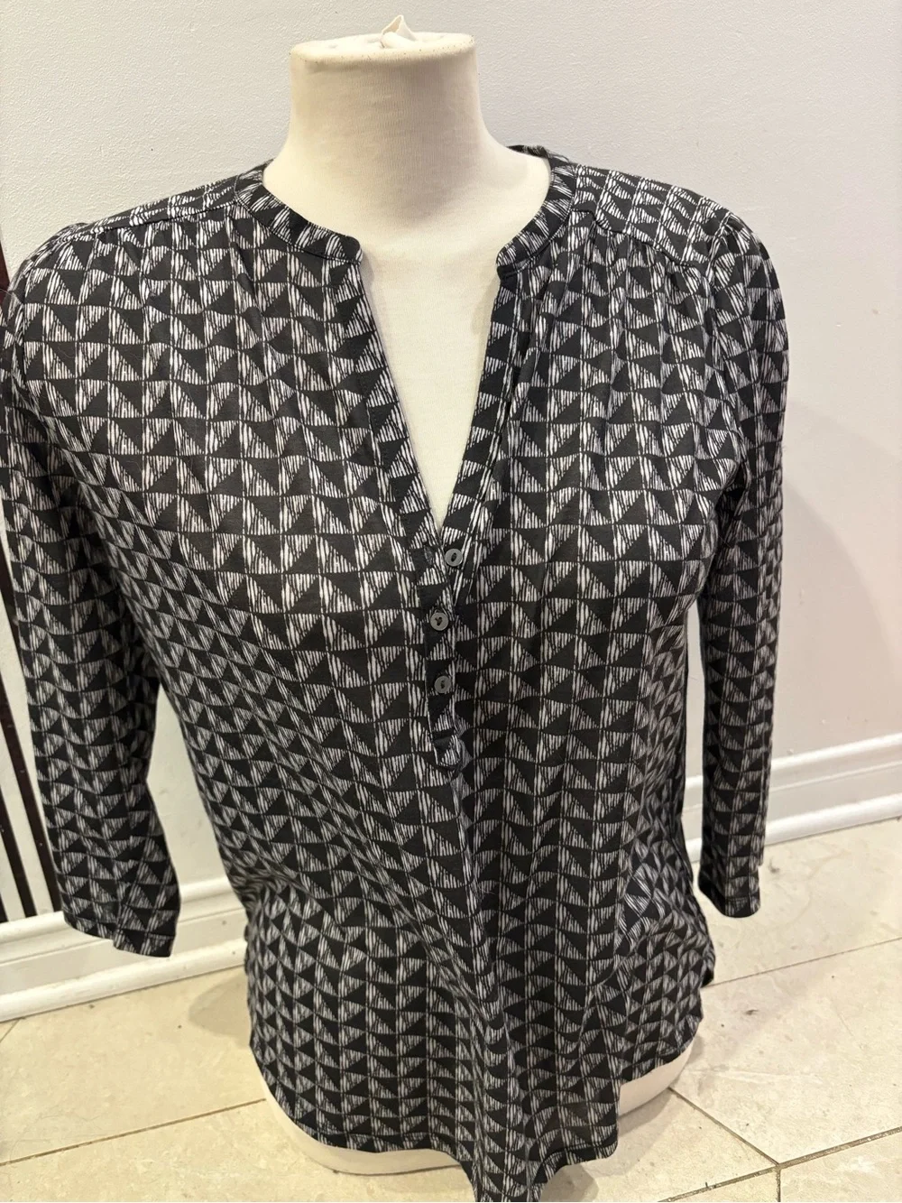H&M | Tops | Hm Black And White Geometric Buttonfront Henley Blouse ...
